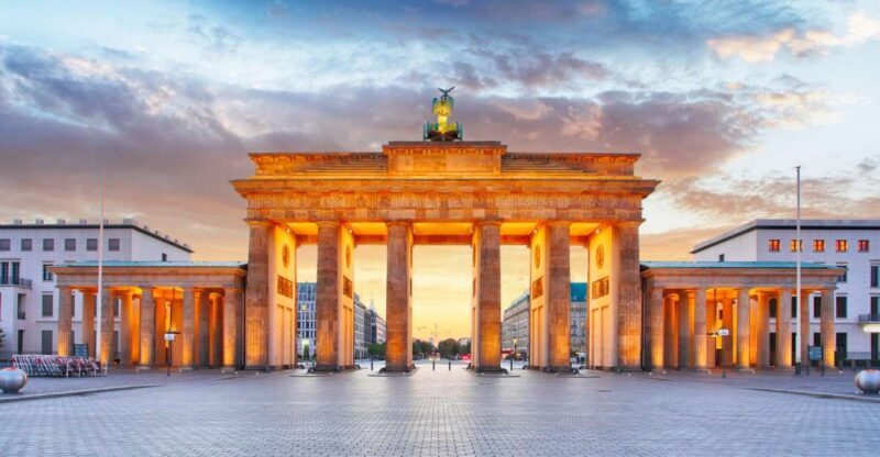 Berlin: Walking Tour of the Top 10 Sightseeing Attractions - A Detailed Look at the Tour Experience