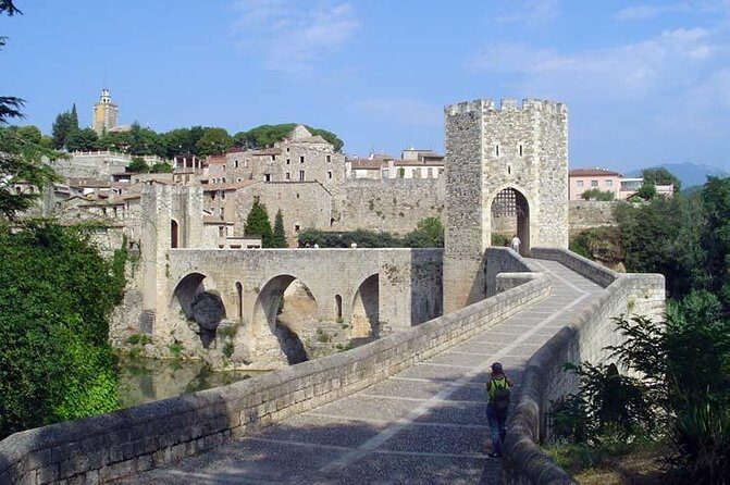 Besalú, Banyoles Lake & Volcanic Castellfollit from Girona - Key Points