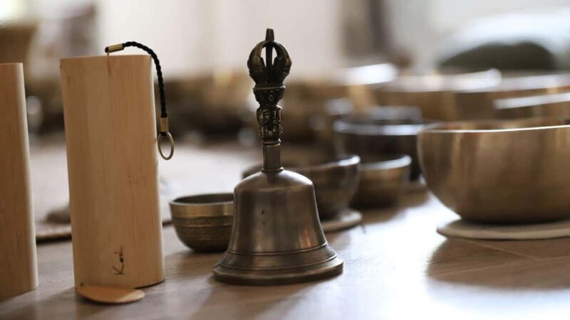 Besançon: Experience a timeless sound journey with the sound of Himalayan bowls - Personalization and Facilitation