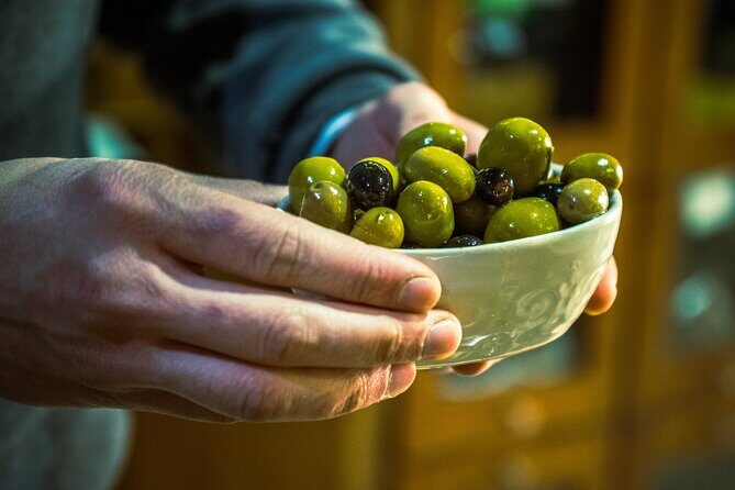 Beyond the Barrel: From Decadent to Down-home in the Heart of Porto - Key Points