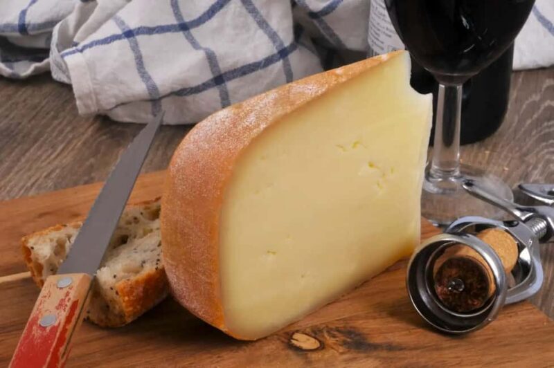 Biarritz: Culture and Food Walking Guided Tour - Food and Drink Tastings: A Gourmet Journey