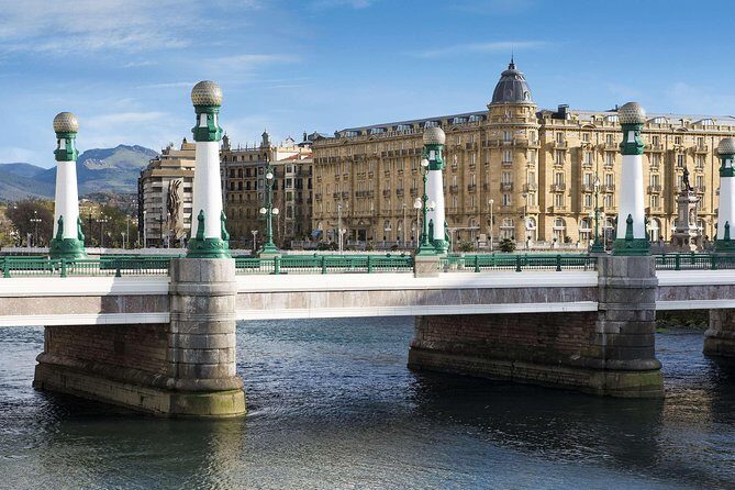 Biarritz, Saint-Jean-de-Luz and San Sebastián from Bilbao - Transportation and Group Size