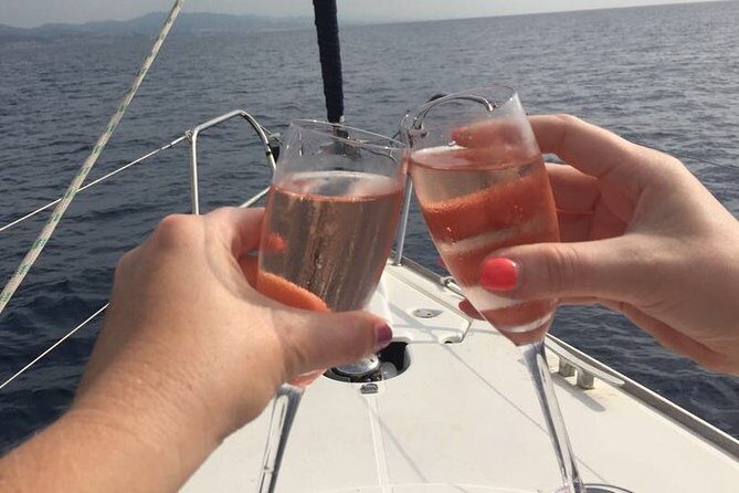 Big sailboat until 12 passengers + crew from Barcelona with Cava - Duration and Flexibility