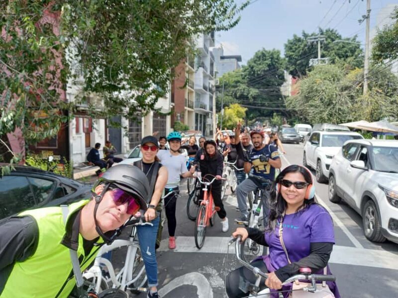 BIKE RIDE THROUGH ICONIC SITES OF THE CDMX / BREAKFAST & BEER - Exploring Mexico City on Two Wheels: An Overview