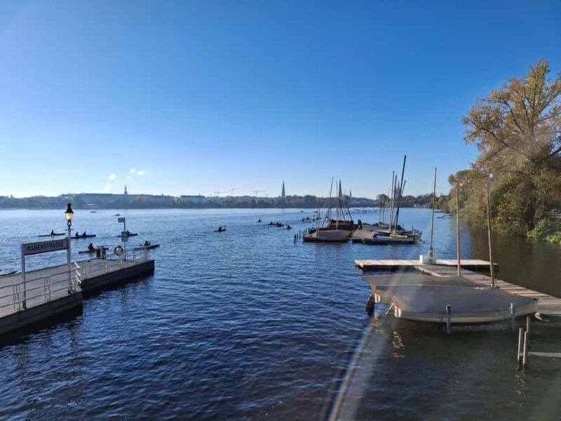 Bike tour around the Alster - Celebs, water, and nature - Key Points