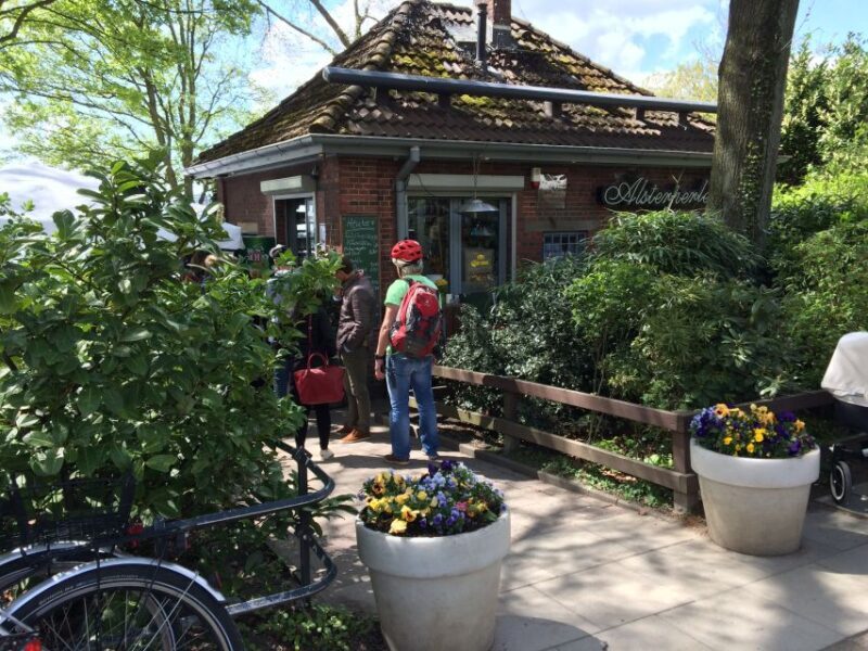 Bike tour around the Alster - Celebs, water, and nature - What the Reviews Say