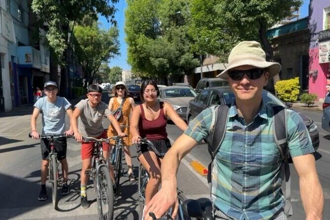 BIKE TOUR in the coolest areas of GUADALAJARA - Key Points
