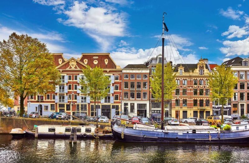 Bike Tour of Amsterdam Old Town, Top Attractions and Nature - Key Points