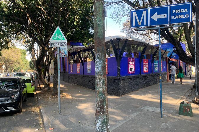 Bike Tour through Colonia Del Valle and Coyoacán / Mexico - Exploring Historic Religious Sites: Plaza de la Conchita