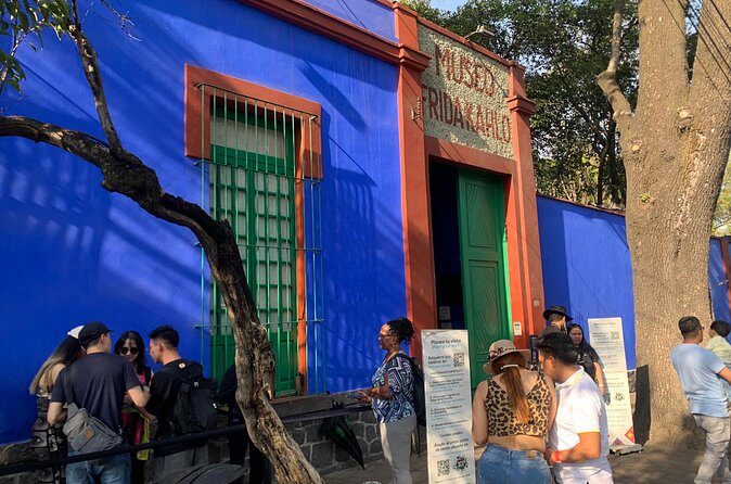 Bike Tour through Colonia Del Valle and Coyoacán / Mexico - Discovering Parque Frida Kahlo