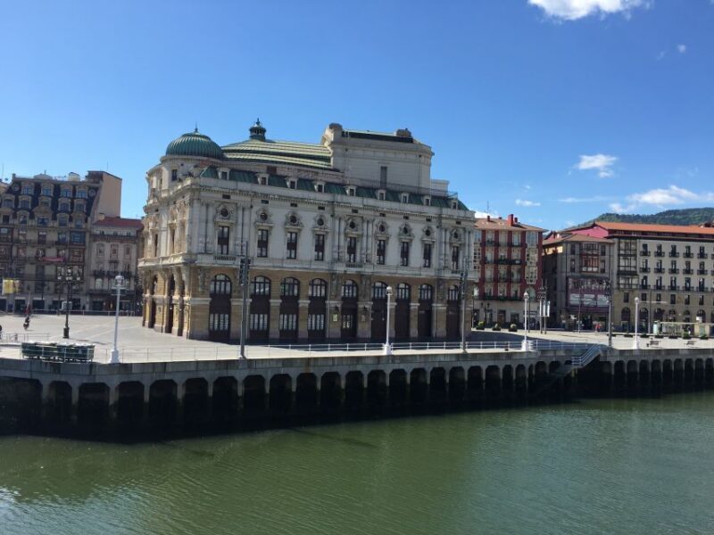 Bilbao: Classic & Modern Guided Walking Tour with Pintxos - Key Points