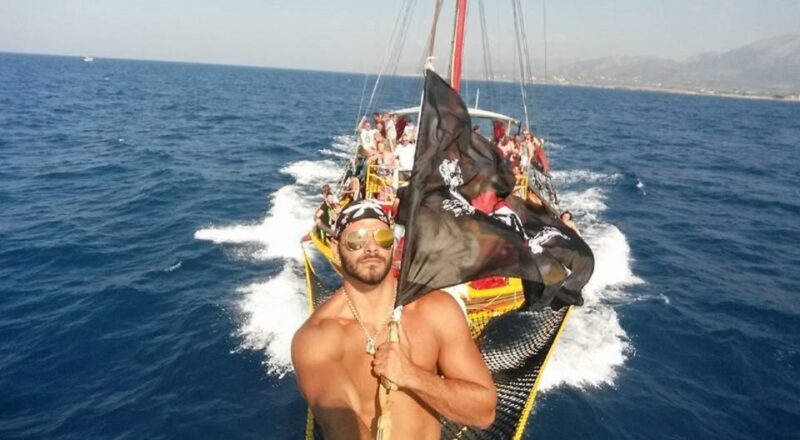 Black Rose Pirate Boat: 5-Hour Trip from Heraklion - The Crew and Atmosphere