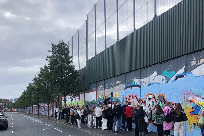 Black Taxi Tour of Belfast  Politics, Murals peace walls Tour - Deep Dive into the Belfast Black Taxi Experience