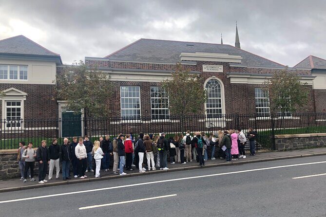 Black Taxi Tour of Belfast  Politics, Murals peace walls Tour - FAQ