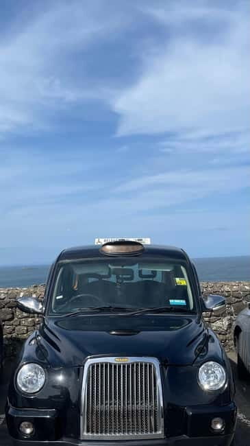 Black Taxi tour of Belfast - The Role of the Guides: Local Experts with a Personal Touch