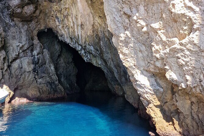 BLUE CAVE & 5 islands tour from Hvar - The Pros and Cons