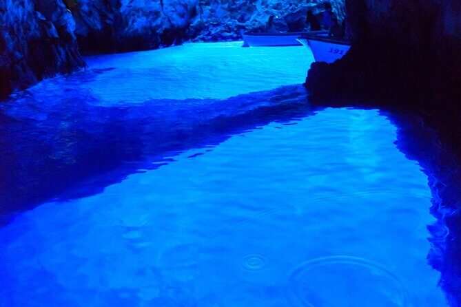 Blue Cave and Town Hvar with 5 Island Boat Tour - Exploring the Blue Cave and Town Hvar with a 5 Island Boat Tour