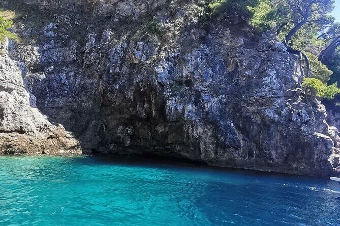 Blue & Green Cave,Sunj beach Small Group Tour with Speedboat - Who Would Love This Tour?