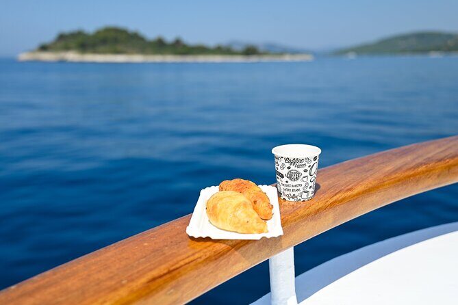 Blue Lagoon, Shipwreck, and Trogir with Lunch and Drink - The First Stop: Necujam and the Shipwreck Kontessa