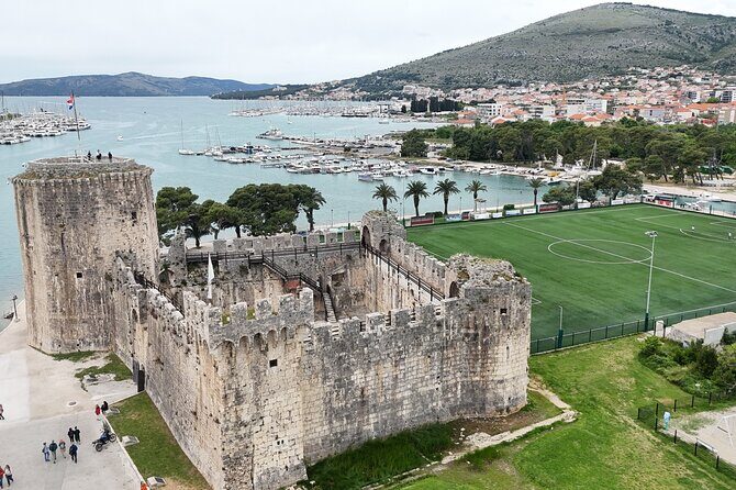 Blue Lagoon Tour from Split with Bottled Water and Wine Included - The Boat and Group Size