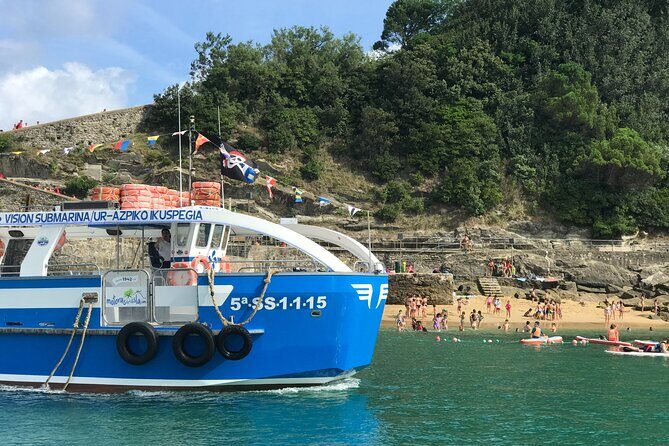 Boat by the Bay and Santa Clara Island in Donostia San Sebastian - Key Points