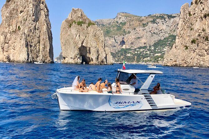 Boat Day from Naples to Capri Island or Procida - Key Points