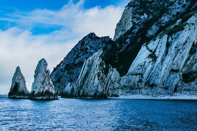 Boat excursion on the Conero Riviera - Key Points