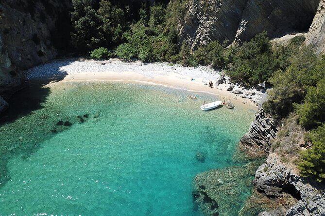 Boat experience in the crystal clear waters of Cilento - Authenticity and Local Insights