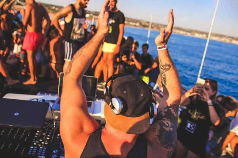 Boat Party al Tramonto nelle acque del Salento con Drink - Who Will Love This Tour?