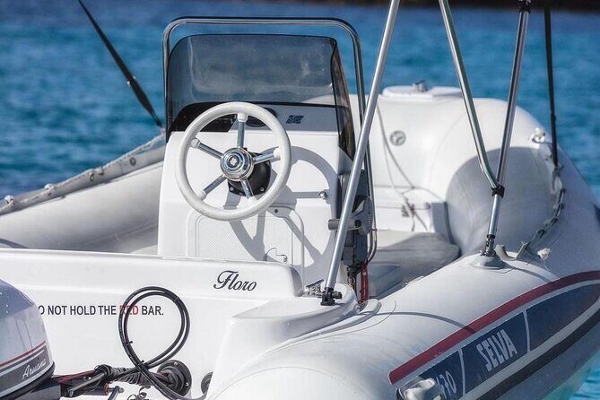 Boat rental for 6 people. No license required. - FAQs