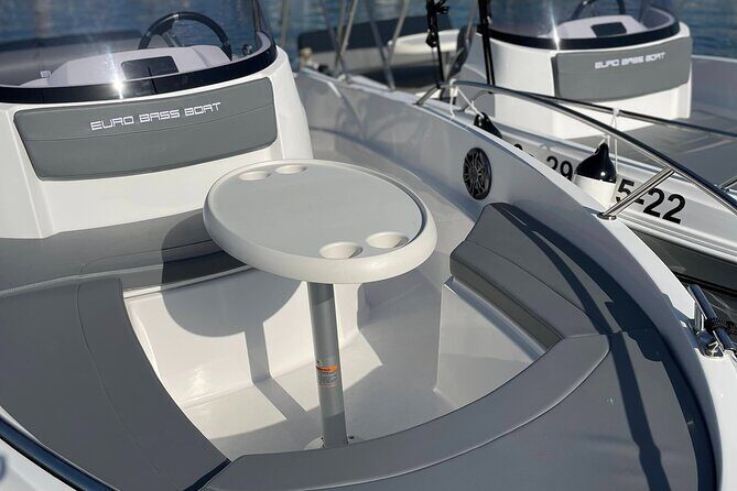 Boat Rental Without License in La Marina de Valencia - The Experience in Detail