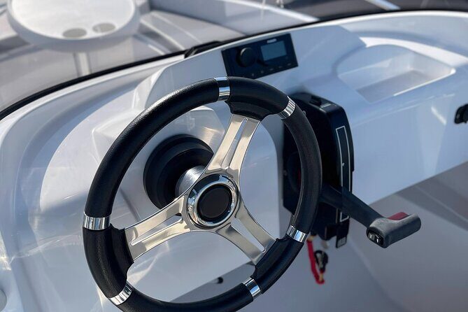 Boat Rental Without License in La Marina de Valencia - FAQs