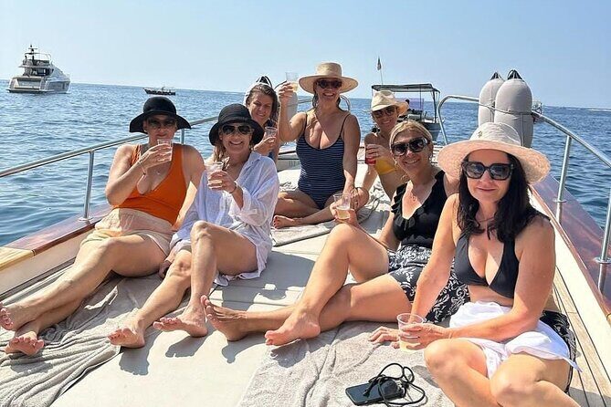 Boat tour along the Amalfi Coast - Key Points