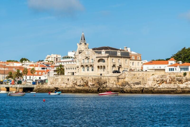 Boat tour: charming Cascais Coast to Lisbon lighthouse - FAQs