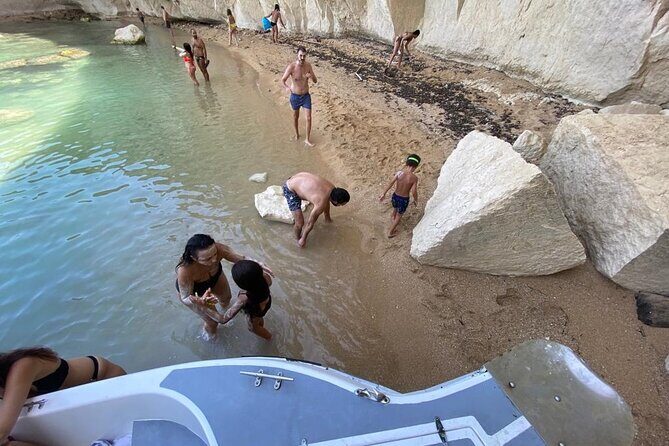 Boat tour in Pillirina, sea caves and Ortigia and prosecco - Duration and Group Size