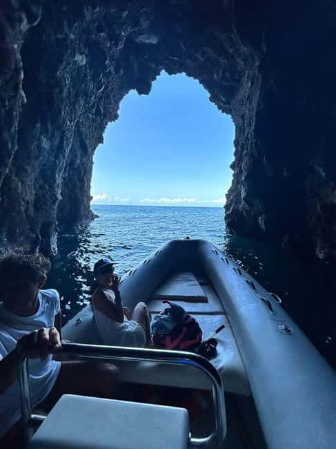 Boat Tour: Island hopping by dinghy with cave visits and snorkeling - The Experience in Detail