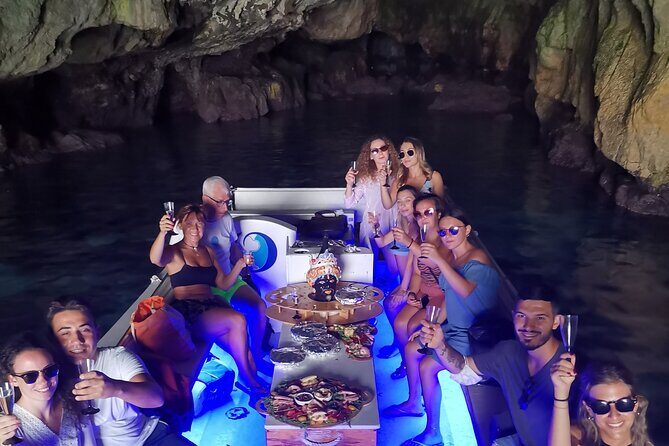 Boat tour of Ortigia, sea caves, Pillirina and snorkeling - FAQ