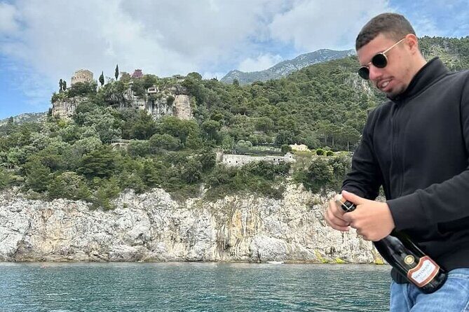 Boat tour of the Amalfi Coast with Aperitif - FAQ