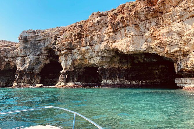 Boat tour of the Polignano a Mare caves with aperitif - FAQs