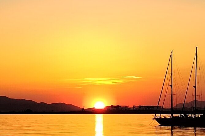 Boat tour Saddle of the Devil Aperitif and Serenade with Violinist - FAQs