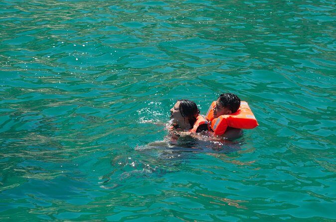 Boat Tour Snorkeling Tour with Guide, Drinks and Fruit - Who Should Consider This Tour?