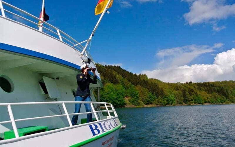 Boat trip on the Biggesee: lake romance in the Sauerland mountains! - An in-depth look at the Biggesee boat tour