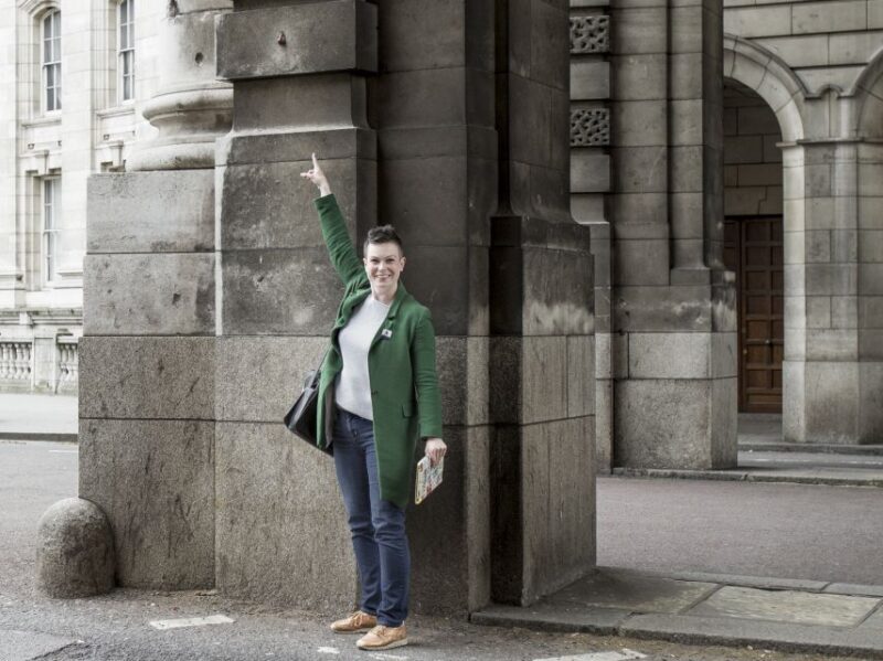 Bobbies, Corgis and the 7 Lions - An In-Depth Look at the Tour Experience