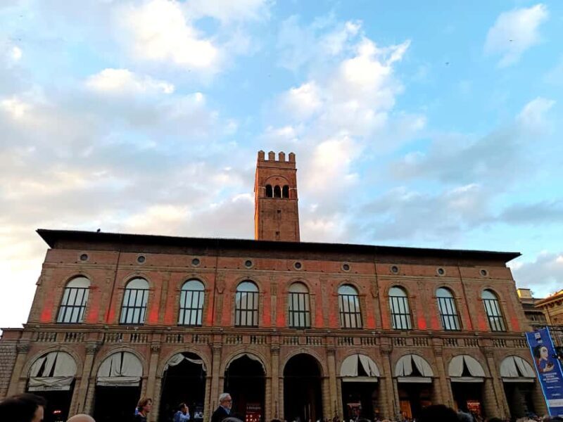 Bologna by night: food, wine and gelato with a local - An Authentic Bologna Night Out