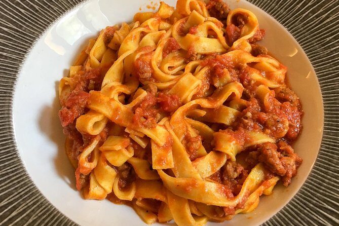 Bologna: Full meal Food Tour with Local Delights by Do Eat Better - An In-Depth Look at the Bologna Food Tour