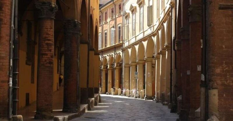 Bologna : Historic Center Walking Tour - A Practical Snapshot of the Bologna Historic Center Tour