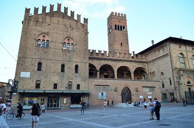 Bologna Private Food Tour Eating around the Centre - Key Points
