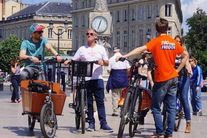 Bordeaux Highlights Bike Tour - The First Stop: Grosse Cloche