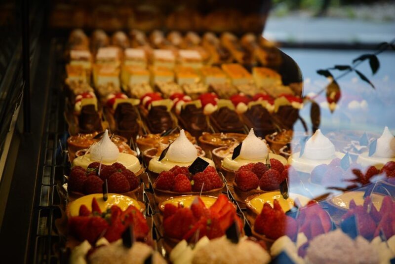 Bordeaux: Walking Tour of the City's Best Bakeries - What Makes the Guides Stand Out?