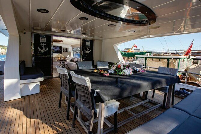 Bosphorus Night Cruise on Luxury Yacht - Analyzing the Value: Is It Worth It?